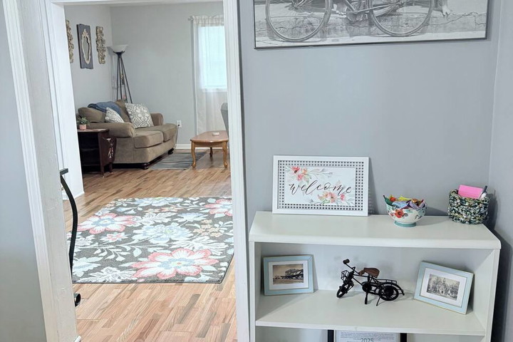 Charming 3-bedroom House Near Downtown Marshfield - Marshfield, MO