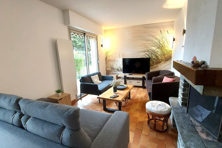 Maison De Vacances « Les Volets Bleus » Avec Terrasse, Jardin Privés Et Wi-fi - Coutances