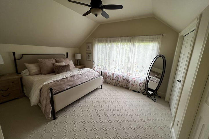 Lake Michigan View-private Carriage House With Deck, Spacious & Quiet, 2 Bedroom - Charlevoix, MI