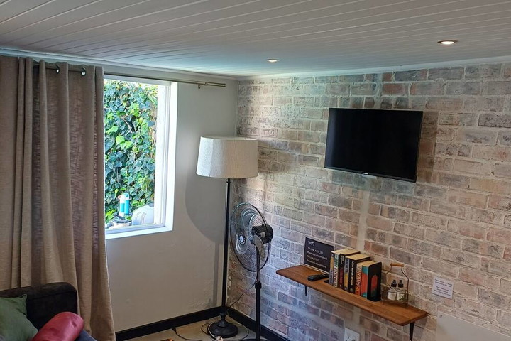 Adorable 1-bedroom Cottage In Pleasant Paarl For A Relaxing Stay - Paarl