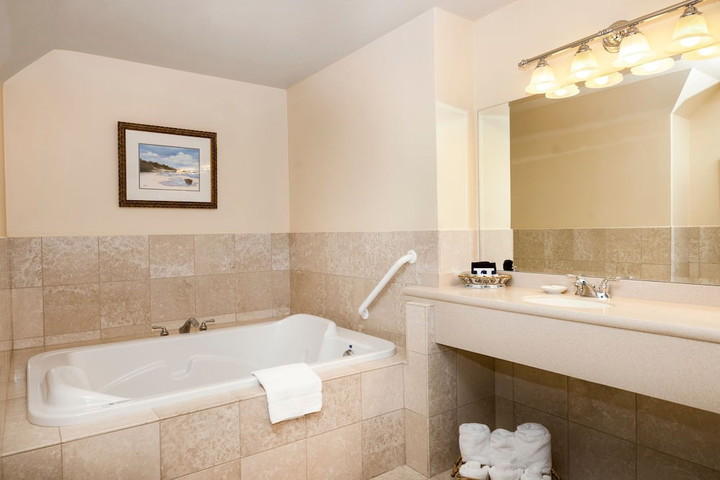 Elegant Junior Suite | Fireplace & Sleeper Sofa - Dewey Beach, DE