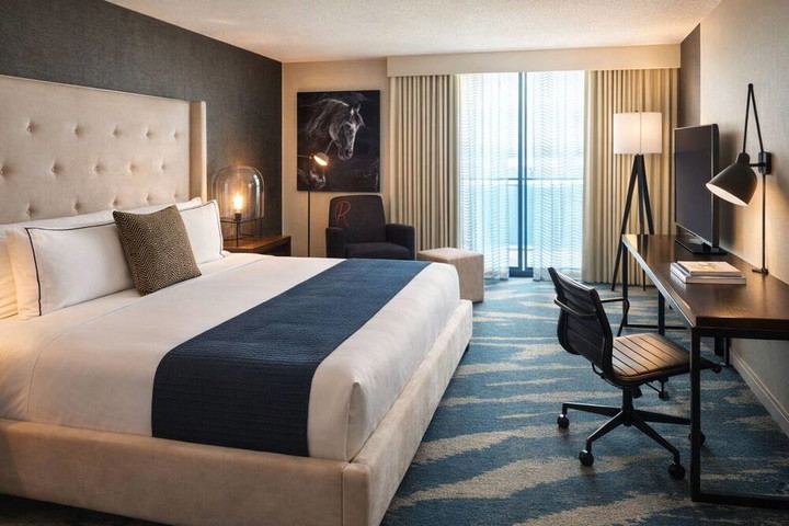 Deluxe City View Room King Bed, Revere Hotel, On-site Dining, Near Copley Square - Quincy, MA