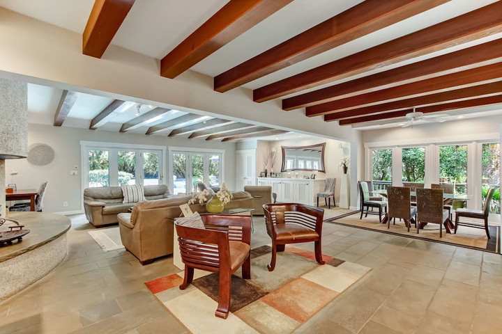 Private Pool Home | Newly Updated Gourmet Kitchen | 8 Minute Walk To The Beach - 잭슨빌