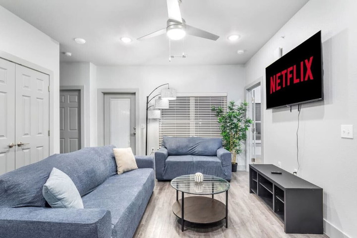 Grand Prairie 2br | Ikea, Epic Waters, Bass Pro - Cedar Hill, TX