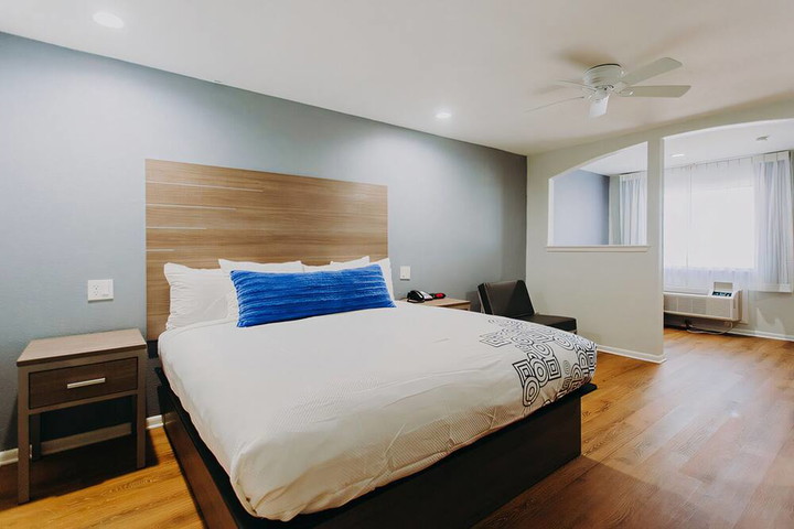 King Room | Steps To Kemah Boardwalk | Free Parking | 2 Mi To Clear Lake Beach - Kemah, TX