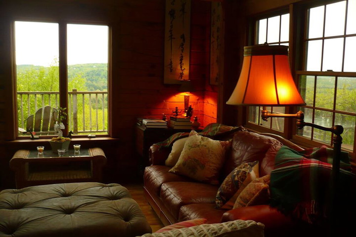Jaw-dropping Coastal Mountain & Ocean View Post & Beam Log Getaway - Rockland, ME