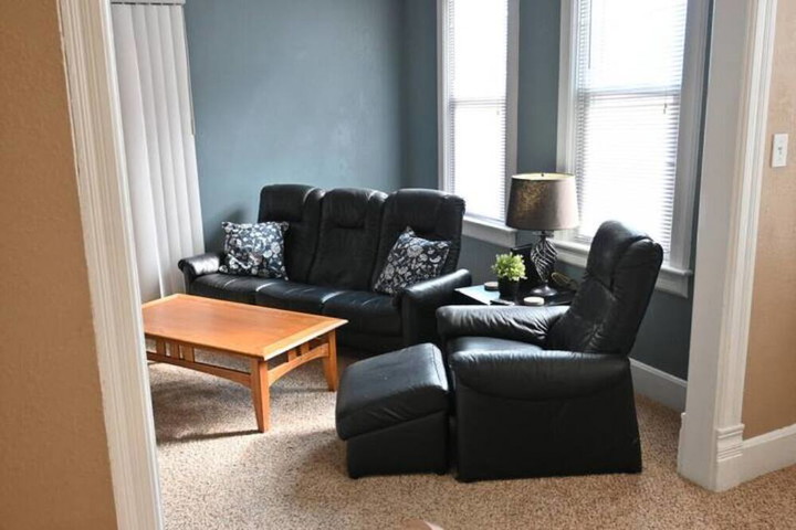 Lower Flat Steps From The Lake And Downtown - Grafton, WI