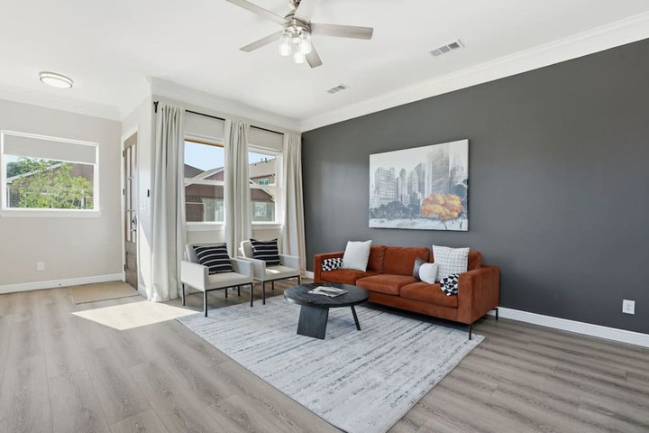 Sw Houston 2br | Two Kings, Desks, Fenced Yard - Missouri City, TX