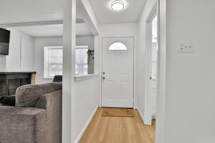 Peaceful Lubbock Retreat With Private Indoor Atrium - Lubbock, TX