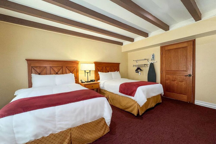 Riverside Suite With Two Pools, Hot Tub, Grill & Bar, Pet-friendly Stay - Laredo