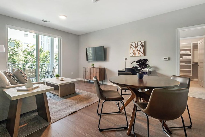 Landing | Stunning 2bd, Rooftop Lounge, Gym - Silver Spring, MD