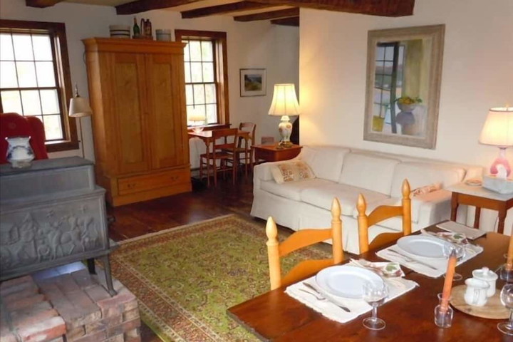 Cozy Historic Hilltop Cottage With Mount Ascutney View - Woodstock, VT