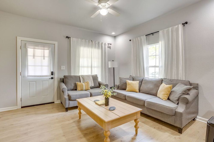 The Hive · 3br · 1 Block Downtown · Pet Friendly - Stephenville, TX
