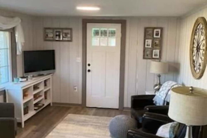 Serenity Lakeside Cottage - Edinboro, PA