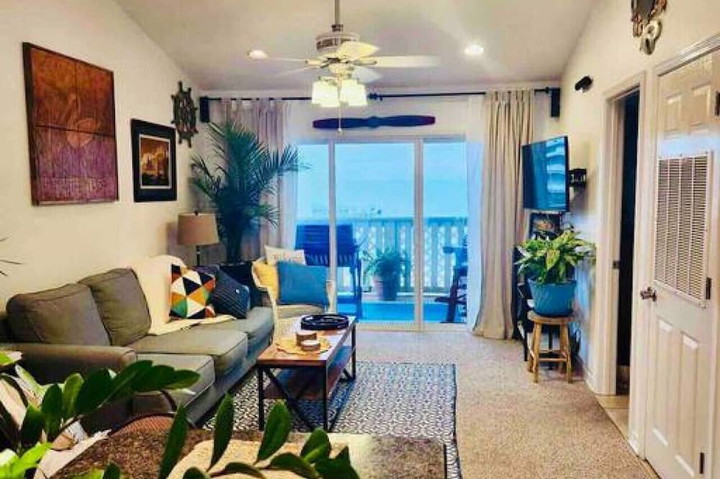 Pensacola Beach Condo W/ Great Views (F12) - Gulf Breeze, FL