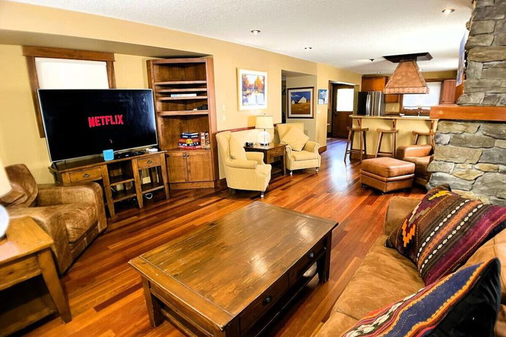 Bedrooms Galore! 7 Bedrooms. Private Hottub. Short, Flat Walk To Lift. - Kimberley