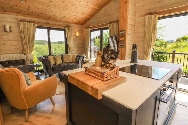 Moonlake Lodge, Pet Friendly, With A Garden In Woolfardisworthy - Clovelly