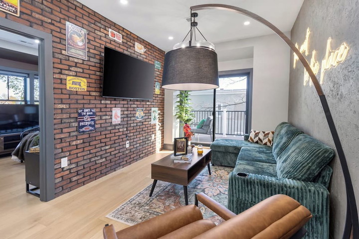 Boston Style 2br2bth / Near Boston + New Build - Dorchester, MA