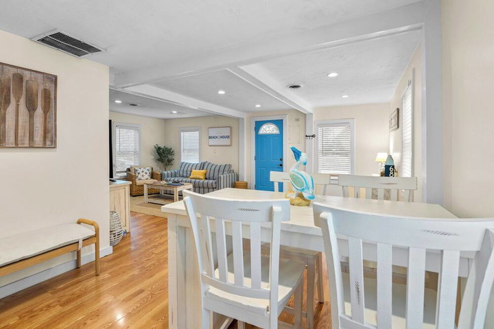 Charming 2br Coastal Cottage  Walk To Surf Drive Beach & Downtown! - Cape Cod, MA