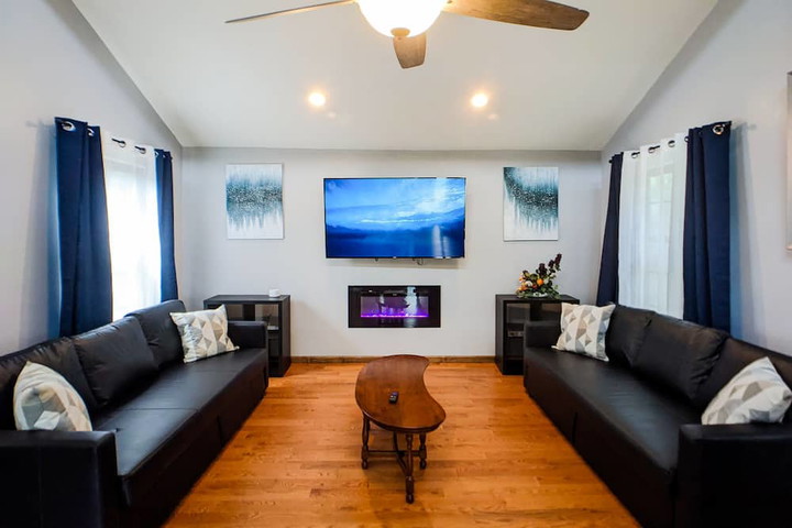 Cheerful 5 Bedrooms House 15 Mins To Kc Downtown - Shawnee, KS