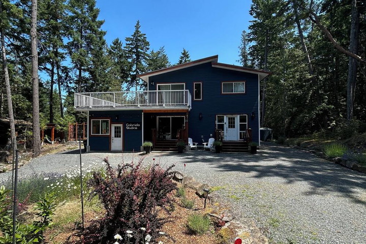 Gabriola Large Private Suite & Hot Tub - Nanaimo