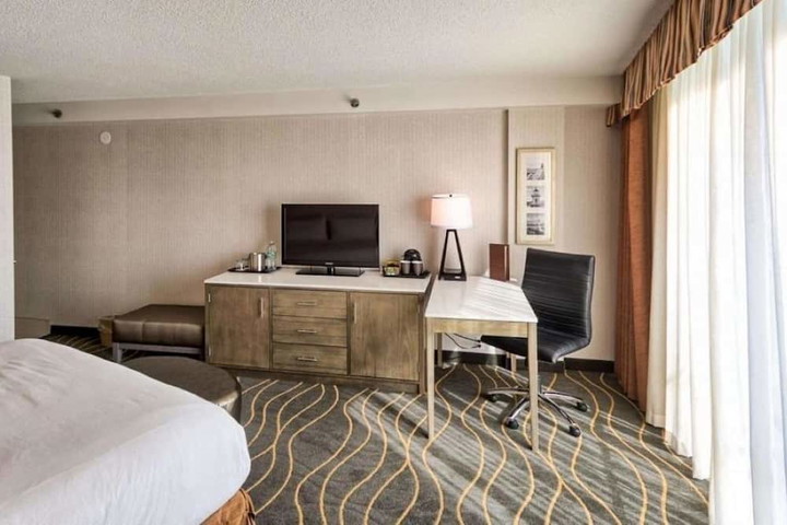 Portland Escape Near Old Port Dining, Airport Shuttle & Indoor Pool - South Portland, ME