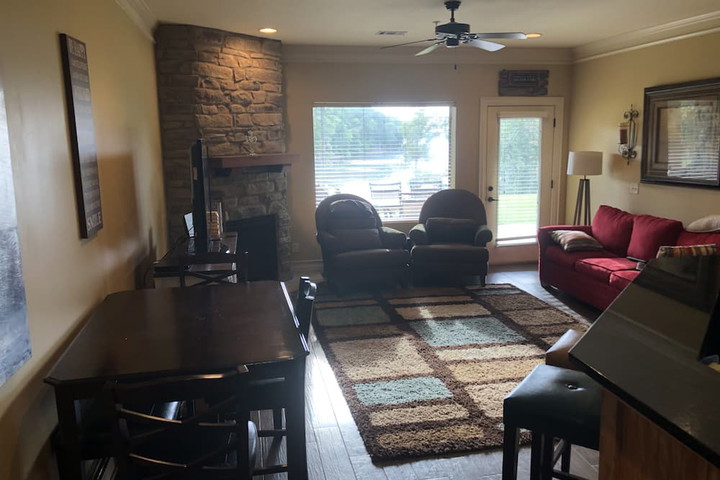 Lake Front, Walk Out Ground Level, Sunset View, Dedicated Slip, Awesome Pool - Dadeville, AL