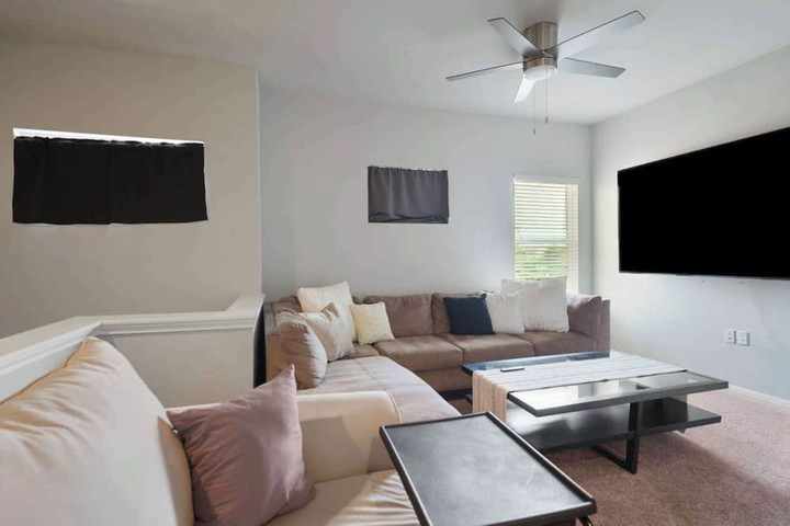 Modern 2br Haven Near Austin & Tesla - Elgin, TX