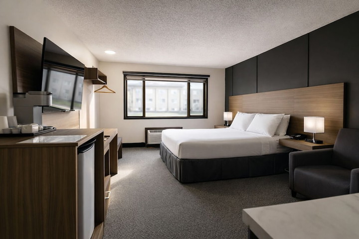 Relaxing Mountain Stay W/ Cozy Beds  Easy Access & Parking - Smithers