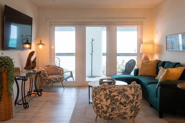 Oceanfront, 4 Private Suites & Direct Beach Access | The White House - Palm Coast, FL