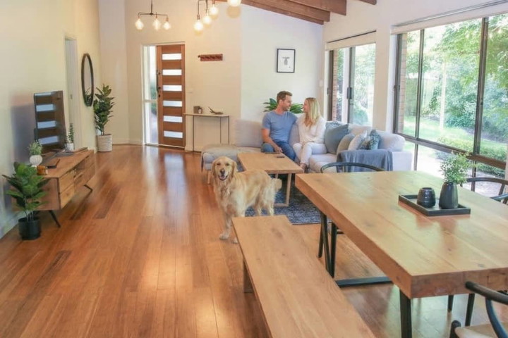 Haus On Houghs : Space And Style In Bright - Bright