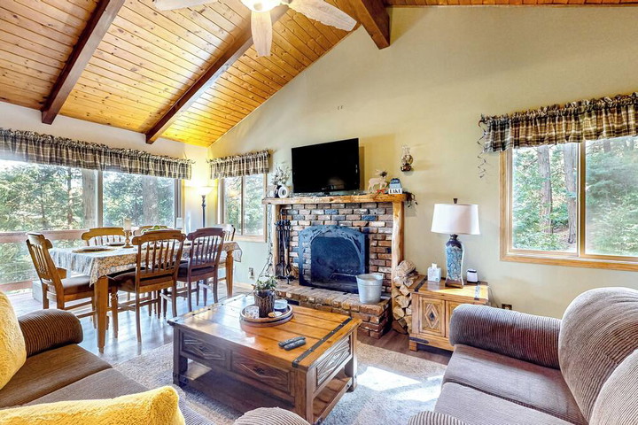 Idyllic Cabin In The Woods: Cozy Crestline Retreat - Crestline, CA