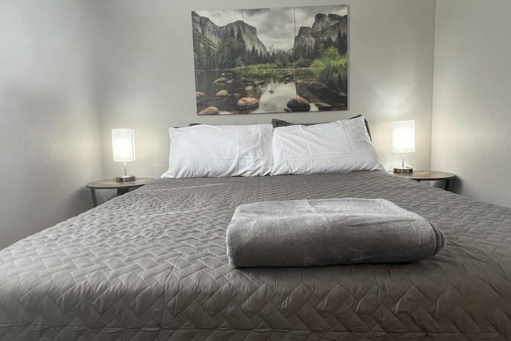 Pet Friendly! 1st Floor! Walking Distance To Shopping & Dining - Clovis, NM