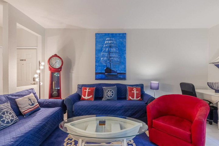 Renovated Avalon Condo, Heated Pool, Pet Friendly, Near Clearwater Beach. - Clearwater, FL