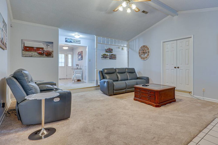 Lovely Decatur Home W/ Yard ~ 6 Mi To Town! - Decatur, AL