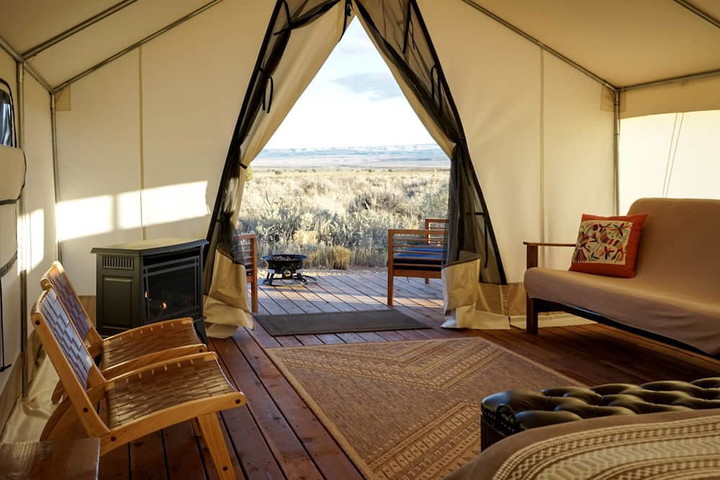 Luxury Camping Alongside The Grand Staircase-escalante National Monument In Utah - Utah