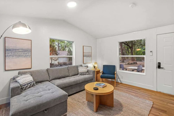Modern Cabin - (Pine) - McCloud, CA