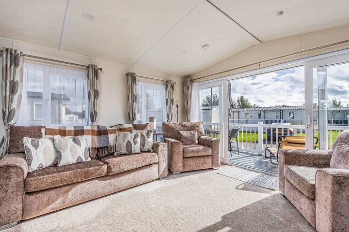 Charming Chalet At Lakeside Park - Pass The Keys - South Downs