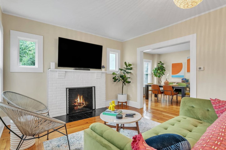 Stylish 4br 2 Bathroom Home In Forest Park - スプリングフィールド, MA