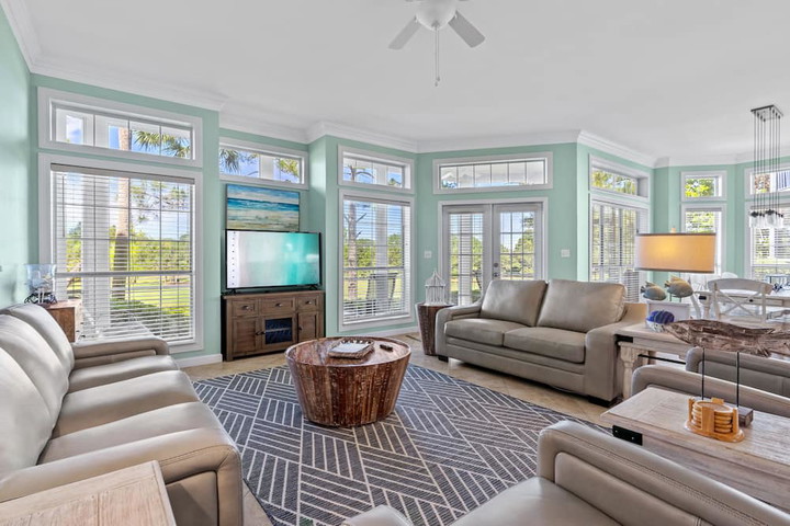 Beach Villa W/ 6-seat Golf Cart! Near Beach, Pool, Beach-tram, Screened Porch - Miramar Beach, FL