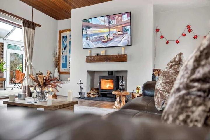 Corner View - Welcoming Family Home With Hottub. - Glasgow