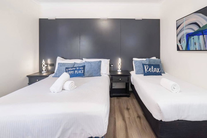 Deluxe Family Room - Sleeps 5 - Burwood