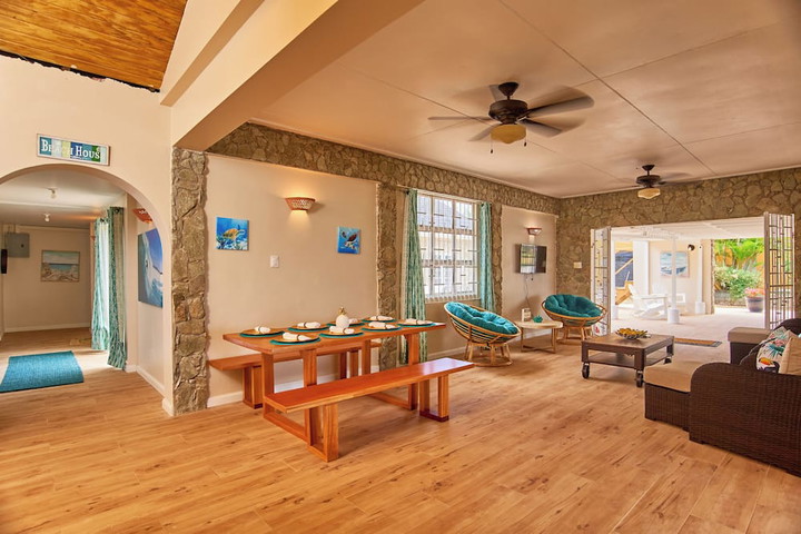 Surfers Paradise Villa, Front Row Seats To The Most Breathtaking Beach Sunsets. - Tobago