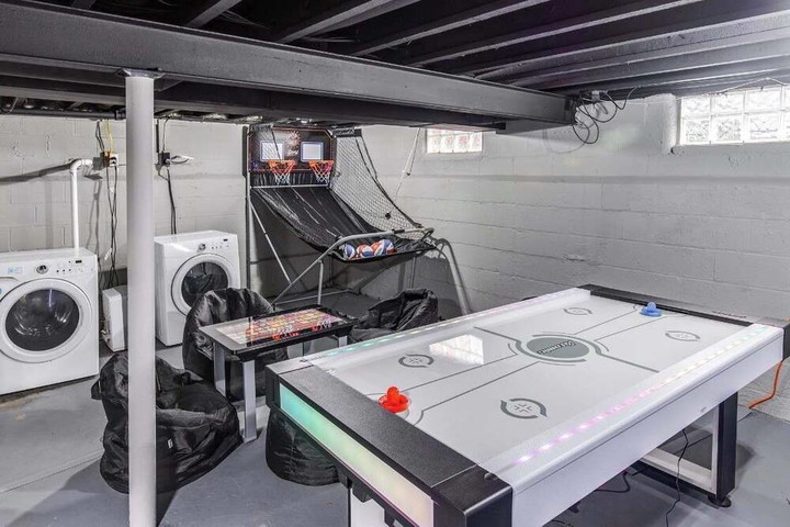 Hot Tub + Game Room  W/ King Beds By Dwnt/uofr - Greece, NY