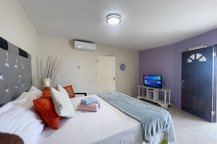 Skyline Suites, A/c 15 Mins From Airport - Bahía Montego