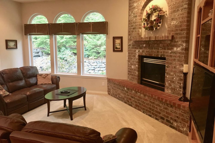 Spacious One-story With Waterfall, Pickleball, Golf, And Nature - Port Orchard, WA