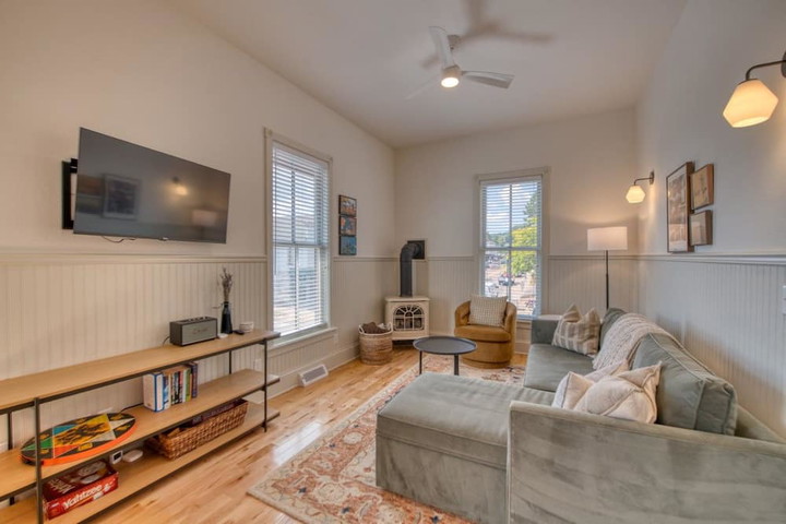 Downtown Bayfield Lodging In Historic Building - Bayfield, WI