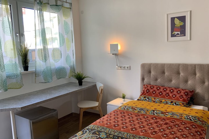 Room For Fitters 18sqm Two Box-spring Beds 100x200 And 90x200 - Darmstadt