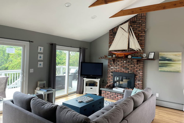 Mtk Family Friendly Oasis With Private Pool And Views Of Lake Montauk - Montauk, NY
