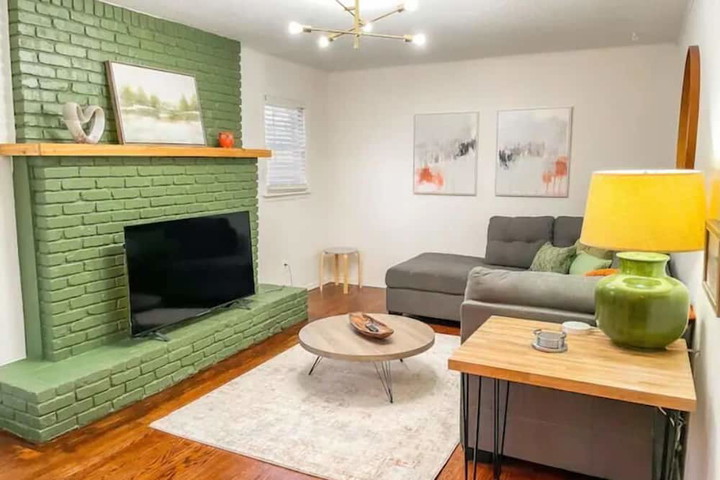 Lovely Home! Great Location! The Nature House - Ozark, MO